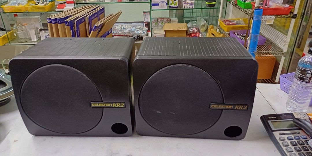 英國 celestion kr2 監聽喇叭.懸吊喇叭 唱歌/聽音樂的好喇叭 功能正常 有連號~ 英國製/（8吋） 2音路 3單體 一個網套為凹陷/一個音響外殼有噴白漆現象不影響使用。已反應在 ...