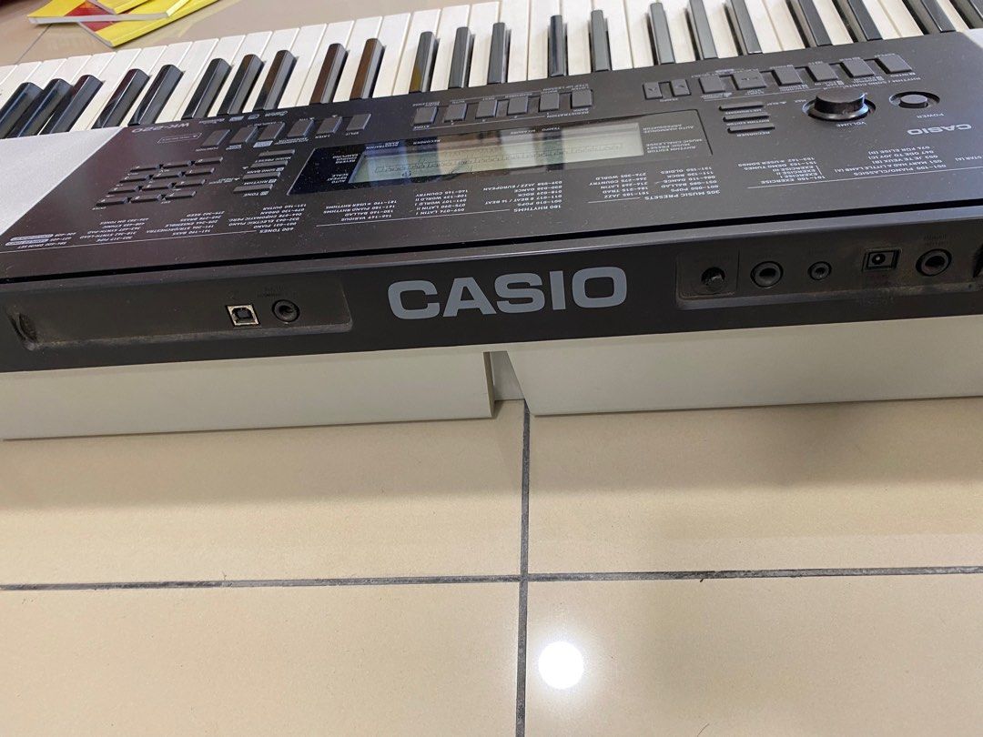 CASIO WK-220 Piano Keyboard, Hobbies & Toys, Music & Media, Musical ...