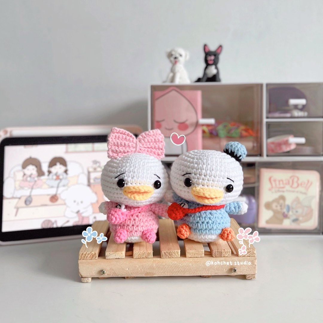 Donald duck daisy duck crochet amigurumi stuffed toy/keychain, Hobbies ...