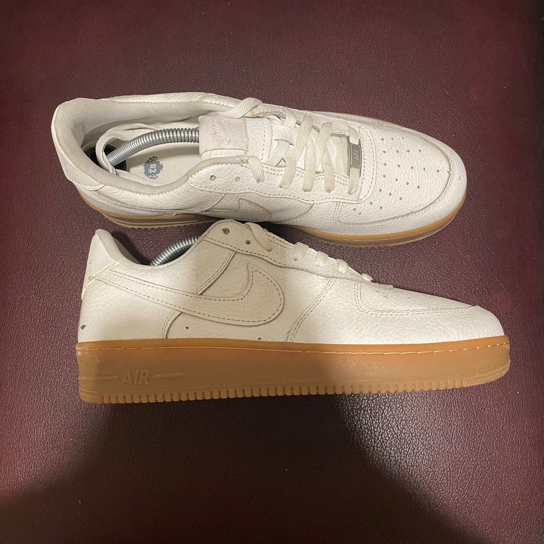 Nike AF1 Low Triple White Gum Sole, Fesyen Pria, Sepatu , Sneakers di ...