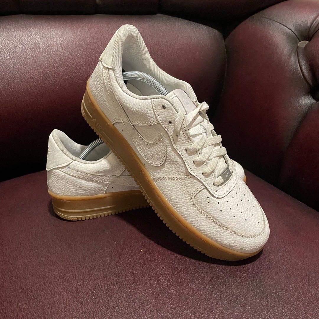 Nike AF1 Low Triple White Gum Sole, Fesyen Pria, Sepatu , Sneakers di ...