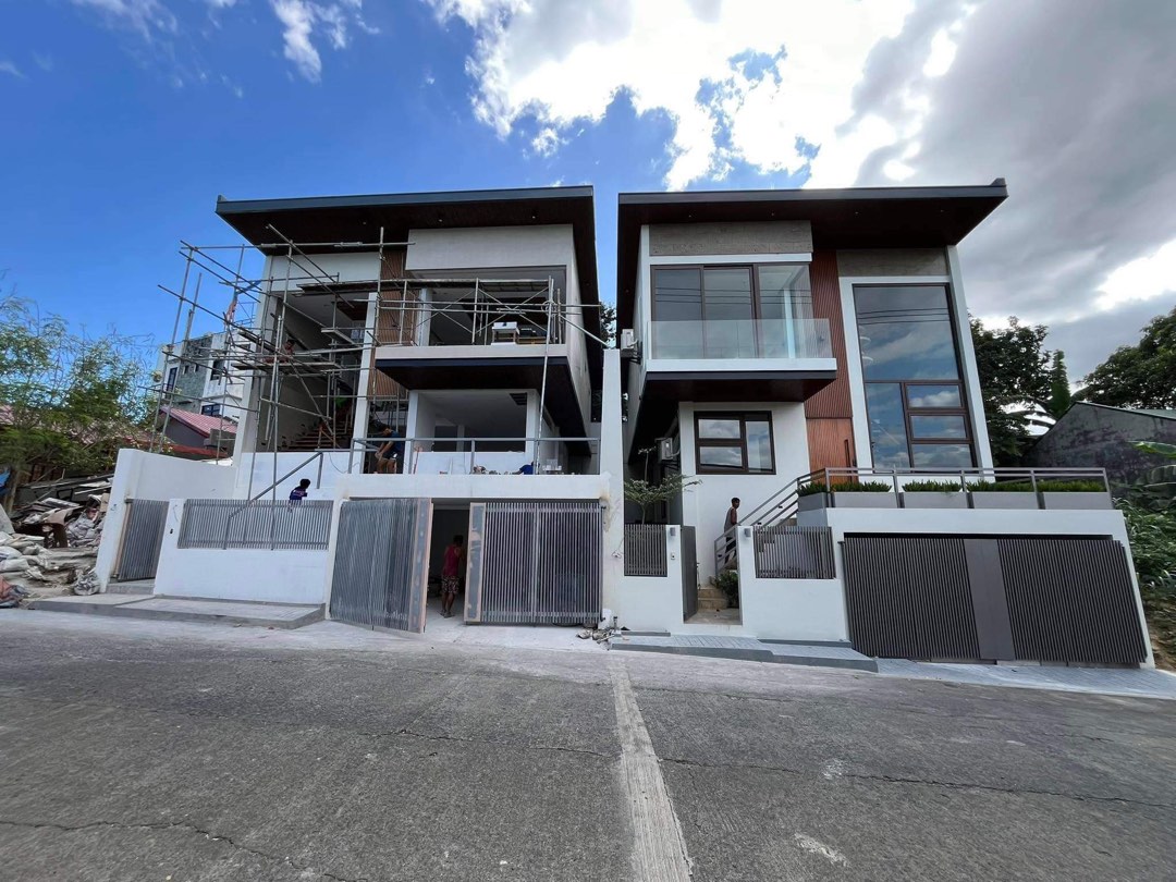 3 Storey Single unit RFO unit with overlooking view, Property, For Sale ...