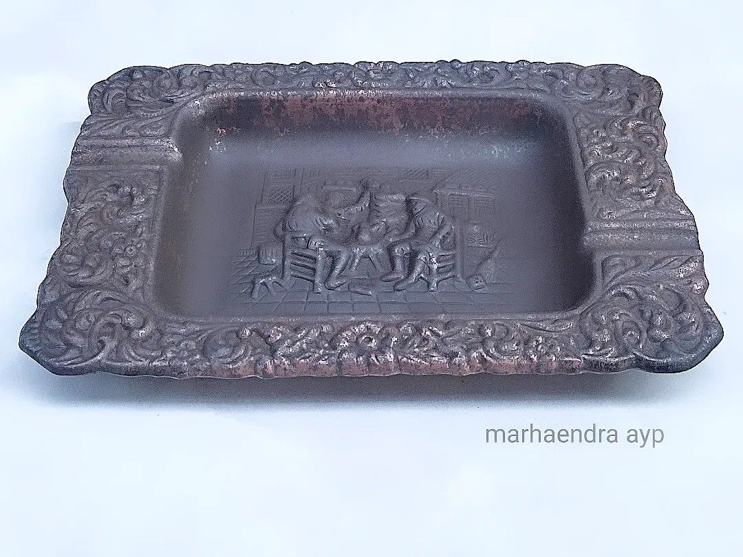 Asbak eropa plat besi embossed jadul, Perabotan Rumah di Carousell