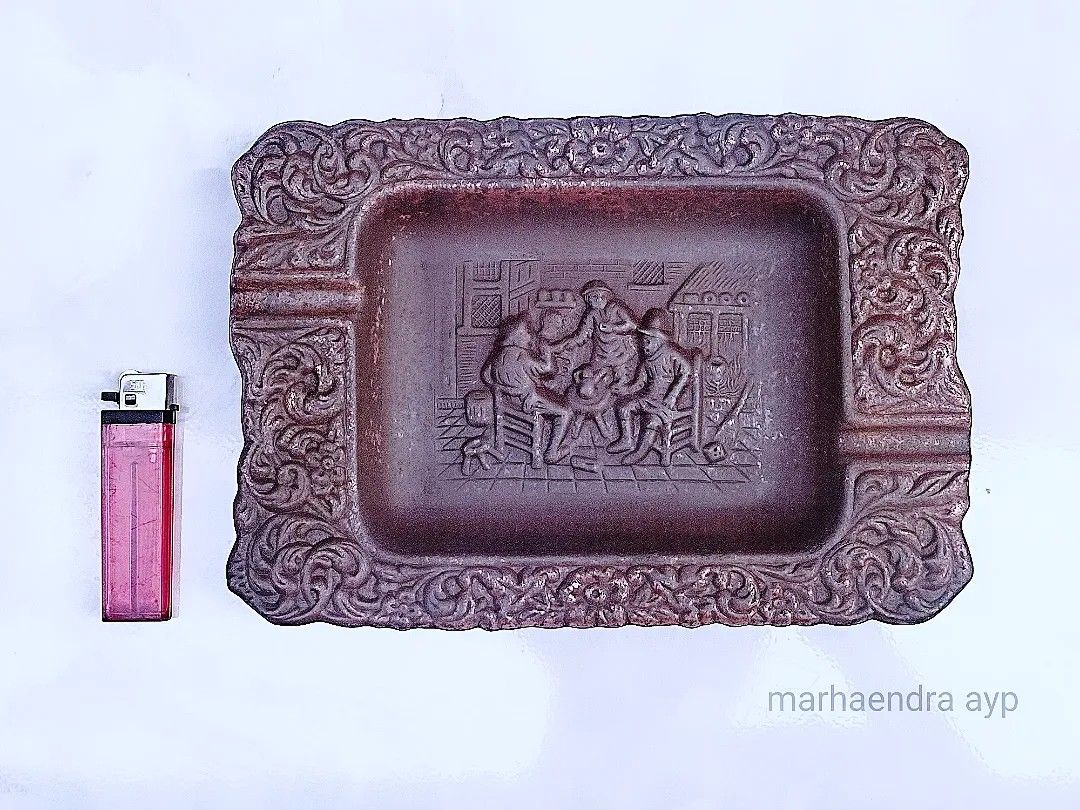 Asbak eropa plat besi embossed jadul, Perabotan Rumah di Carousell