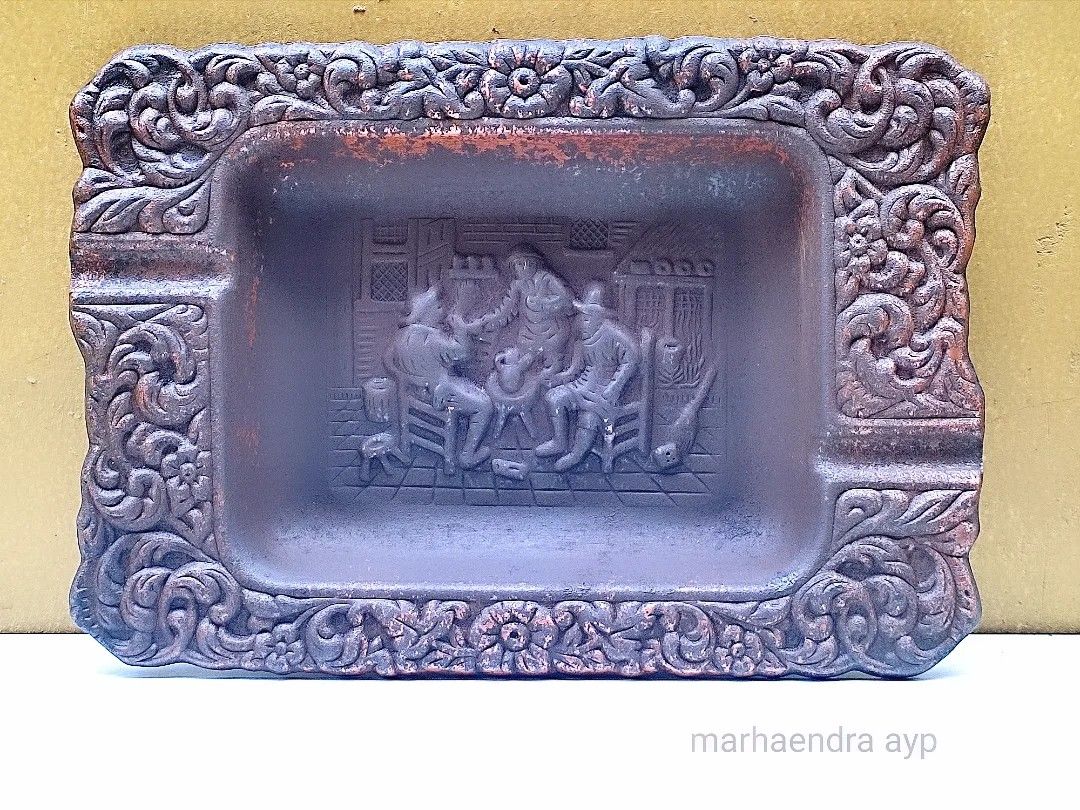 Asbak eropa plat besi embossed jadul, Perabotan Rumah di Carousell