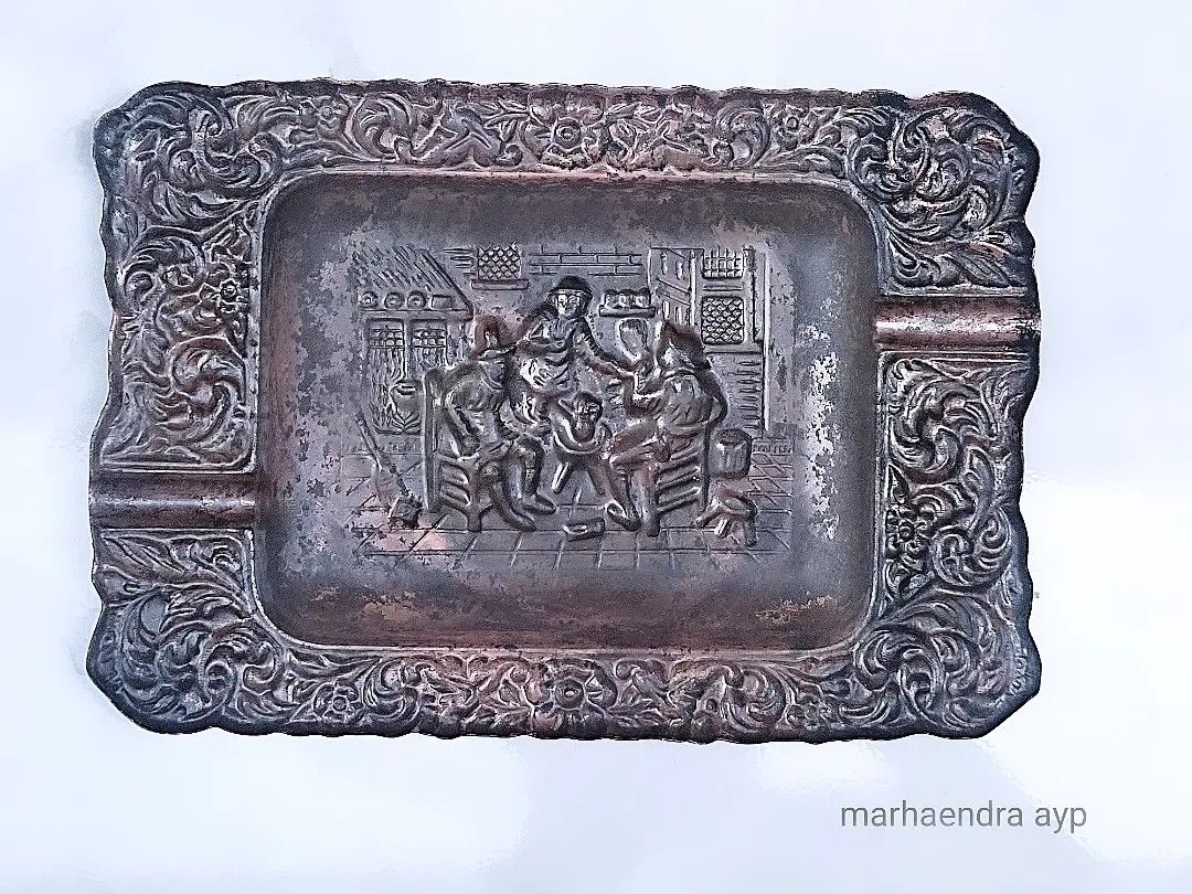 Asbak eropa plat besi embossed jadul, Perabotan Rumah di Carousell
