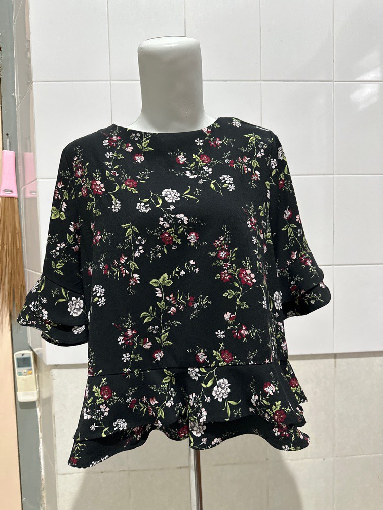 BLACK FLOWER TOP, Fesyen Wanita, Pakaian Wanita, Atasan di Carousell
