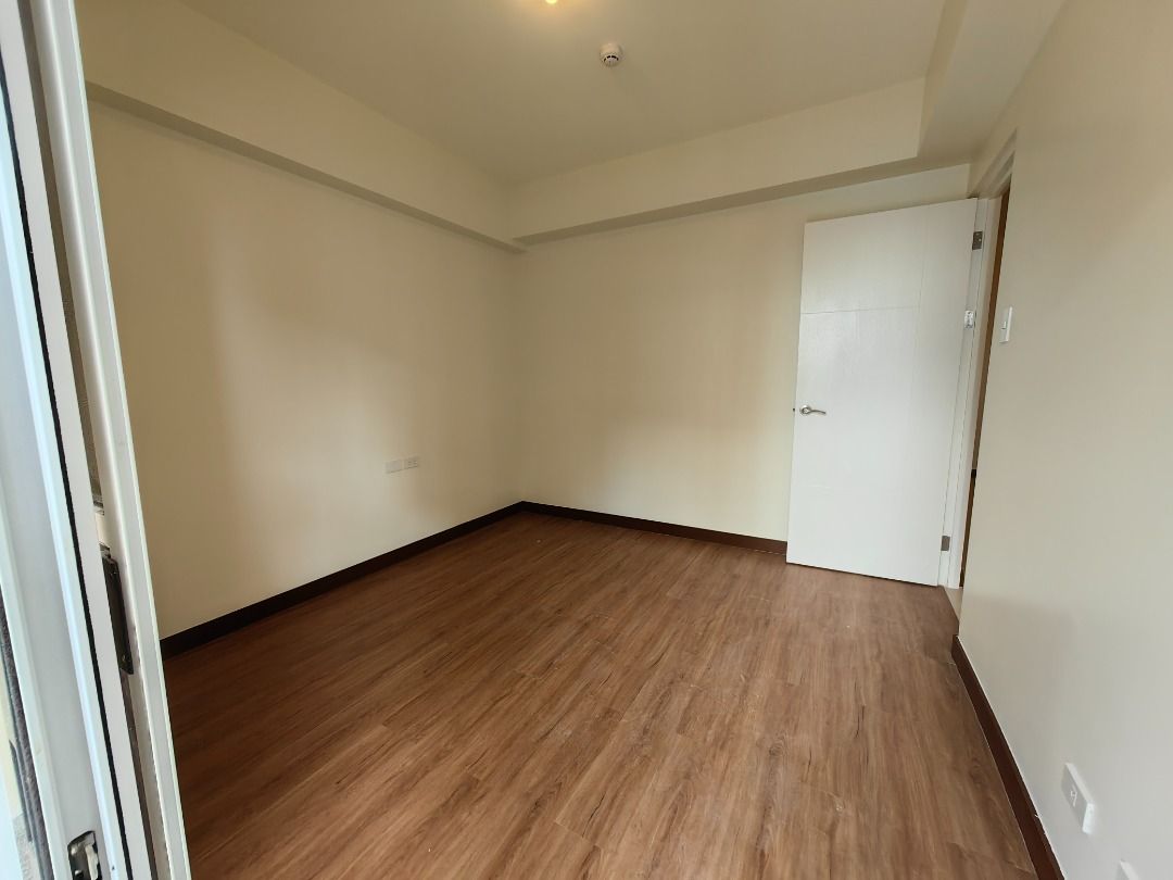 2bedroom 53.5sqm Bare Condo Unit with parking for Rent in Kapitolyo ...