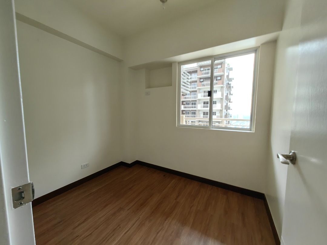 2bedroom 53.5sqm Bare Condo Unit with parking for Rent in Kapitolyo ...