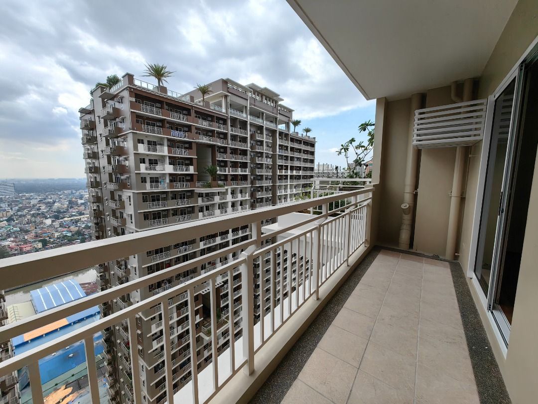 2bedroom 53.5sqm Bare Condo Unit with parking for Rent in Kapitolyo ...