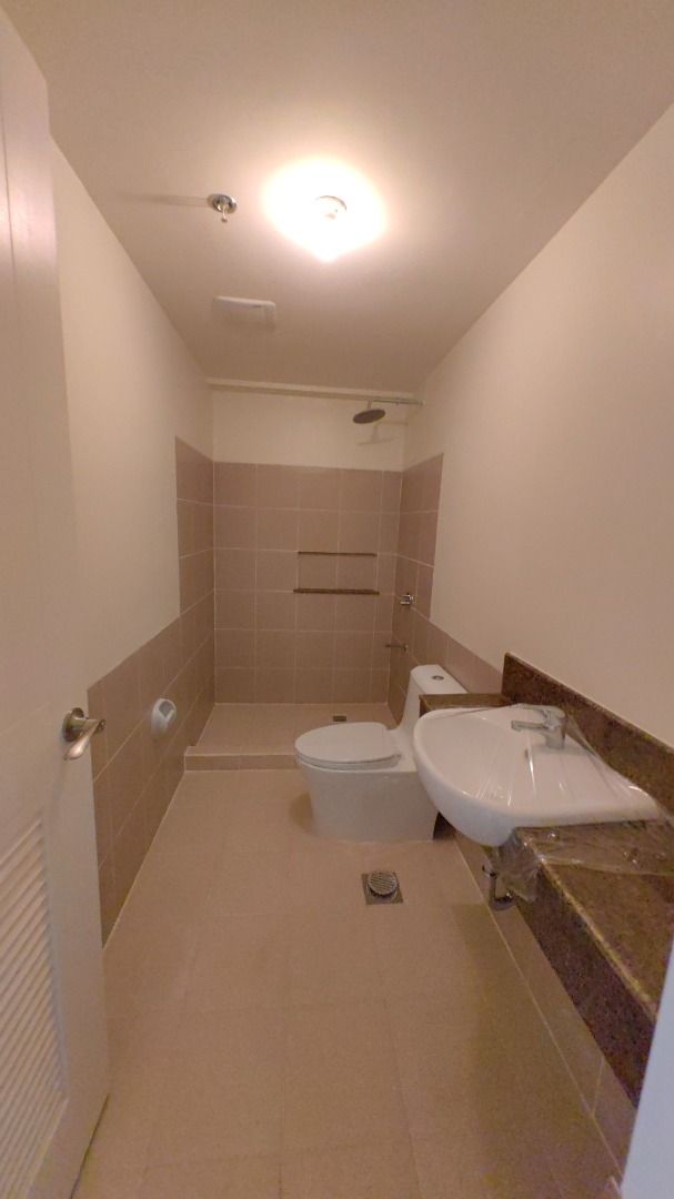 2bedroom 53.5sqm Bare Condo Unit with parking for Rent in Kapitolyo ...