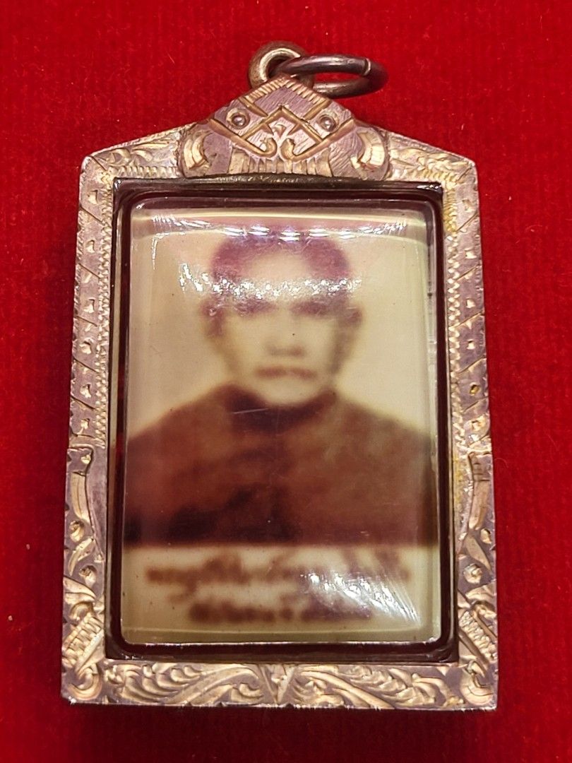 🚨 Rare Lp Moon locket Wat Ban Jan Be 2546 ~ Thai Amulets, Hobbies ...