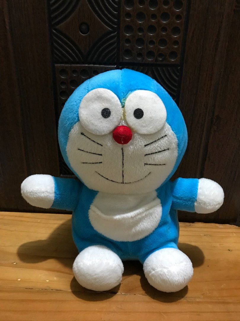 boneka doraemon kecil