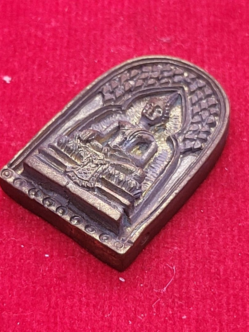 Buddha Rian Nur Thong Daeng Consecrated in a grand ceremony by famous monks Be 2537 ~ Thai ...