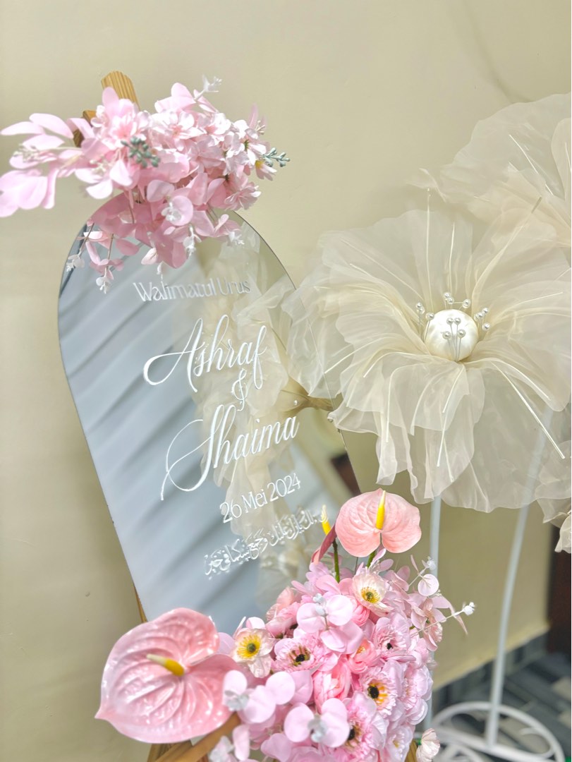 (RENT) Wedding Welcome Board with Soft Pink Bouquet, Hobbies & Toys ...