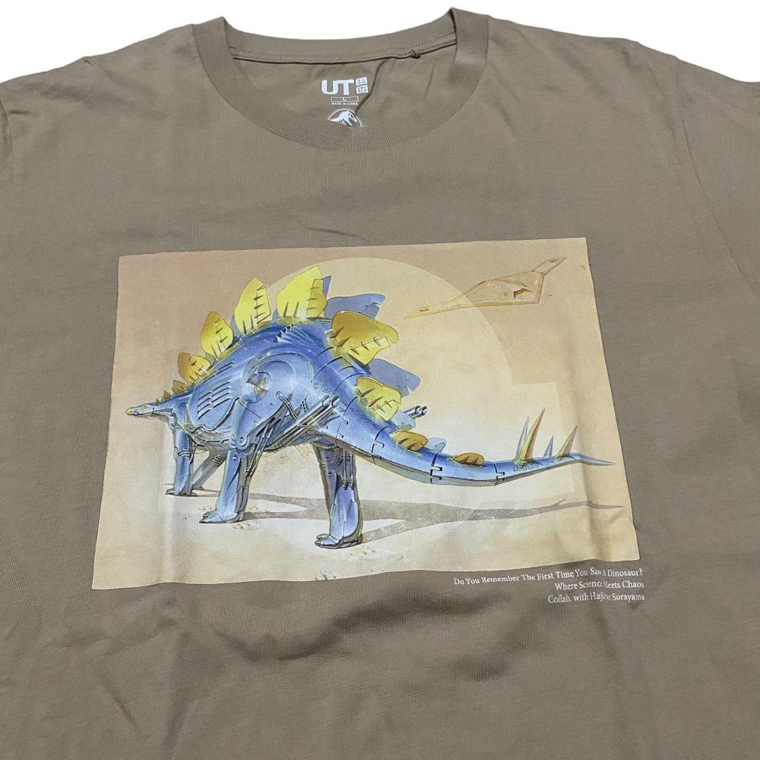 Uniqlo jurassic park hajime sorayama dinosaur tee, Fesyen Pria, Pakaian ...