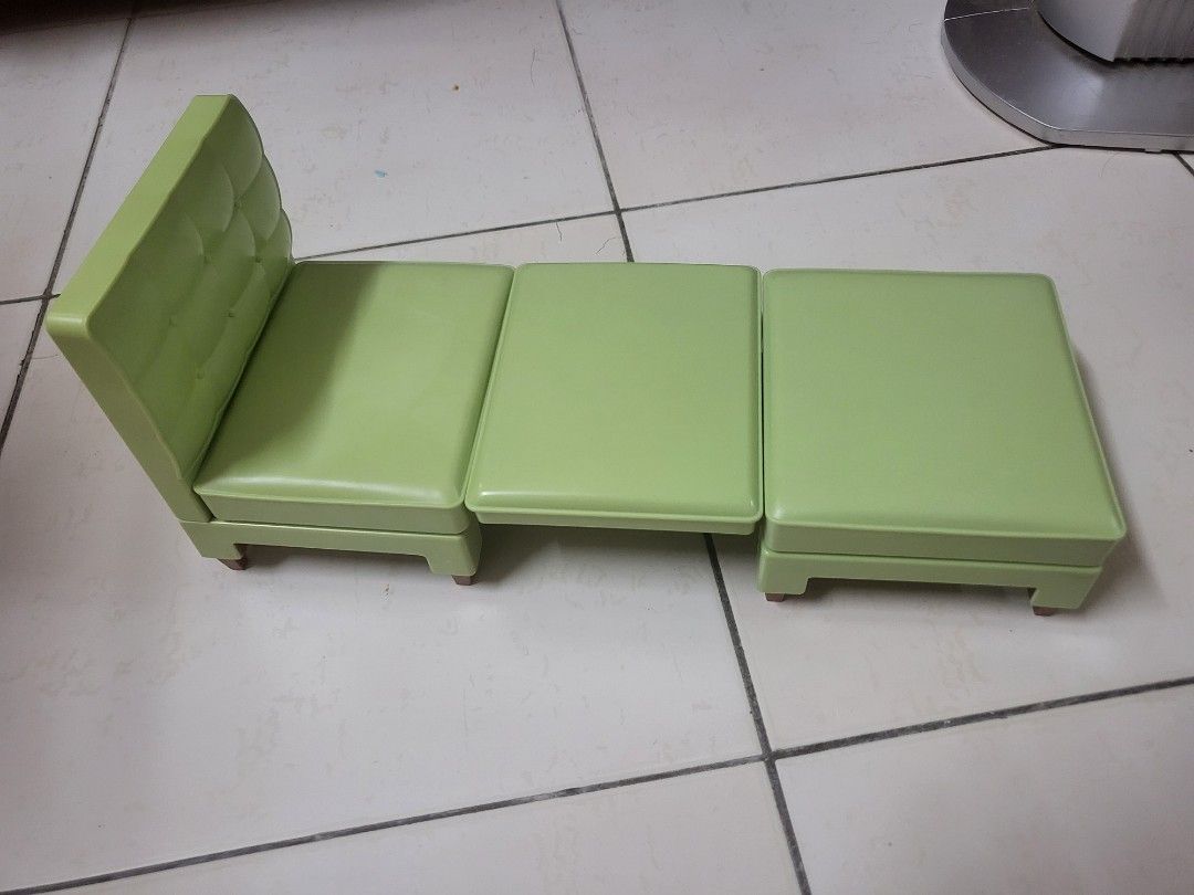 Barbie Mattel 2005 totally real green convertible bed/chair, Hobbies ...