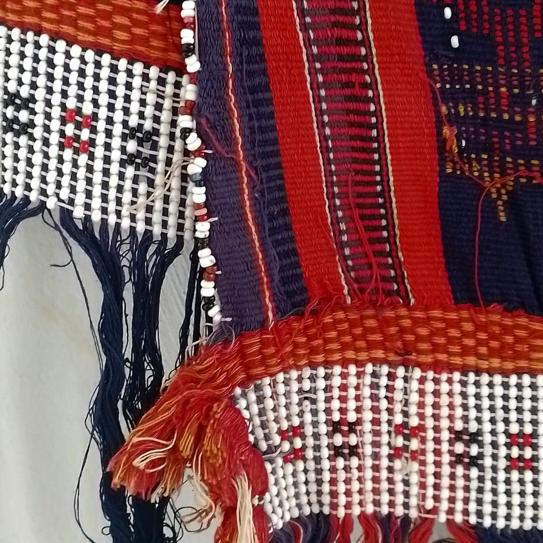 Kain Adat Ulos Sadum dengan Taburan Manik-Manik . Batak, Sumatera Utara. ±1970 an., Antik ...