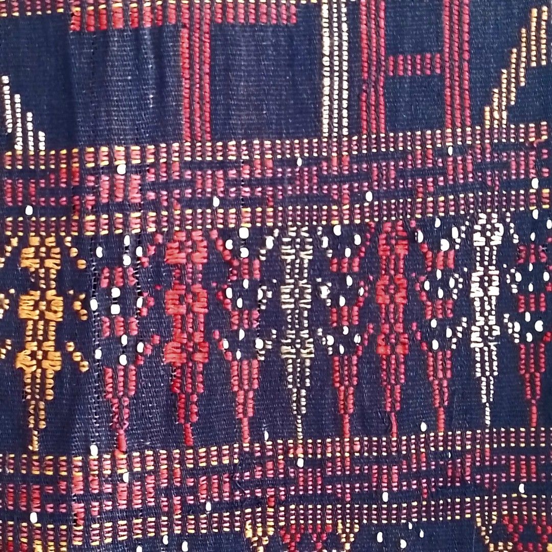 Kain Adat Ulos Sadum dengan Taburan Manik-Manik . Batak, Sumatera Utara. ±1970 an., Antik ...