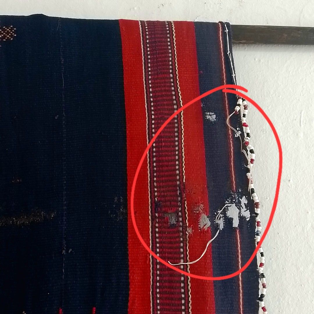 Kain Adat Ulos Sadum dengan Taburan Manik-Manik . Batak, Sumatera Utara. ±1970 an., Antik ...