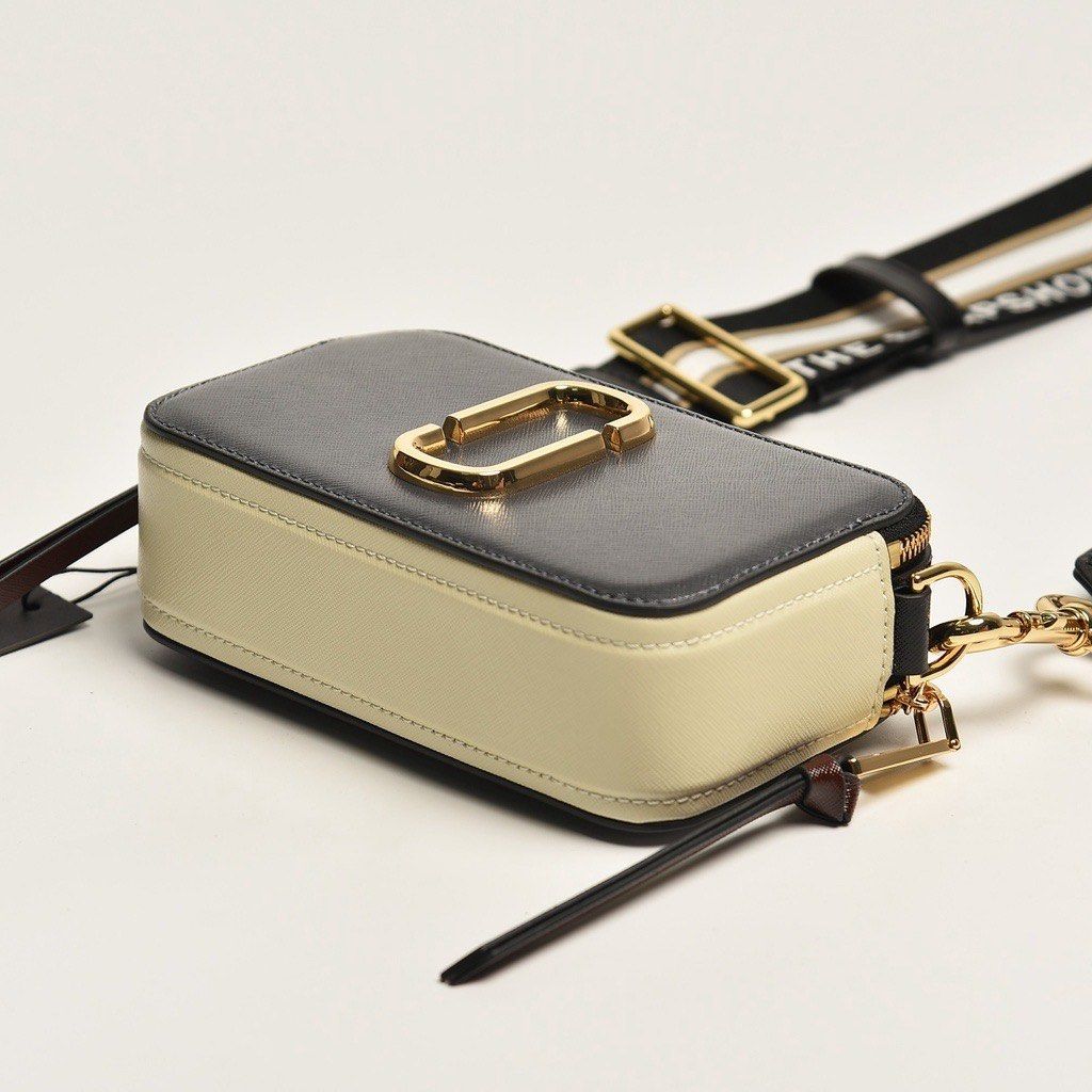 Marc Jacobs Snapshot Camera Bag Original Guarantee!, Barang Mewah, Tas & Dompet di Carousell