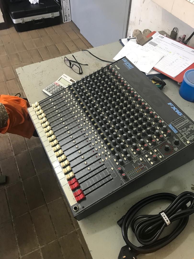 Mixer Soundcraft Spirit FX16, Hobbies & Toys, Music & Media, Musical ...