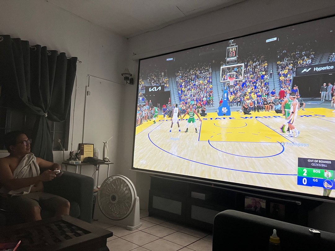 XGIMI Horizon 1080p PROJECTOR with FREE 120 inches screen (with remote ...