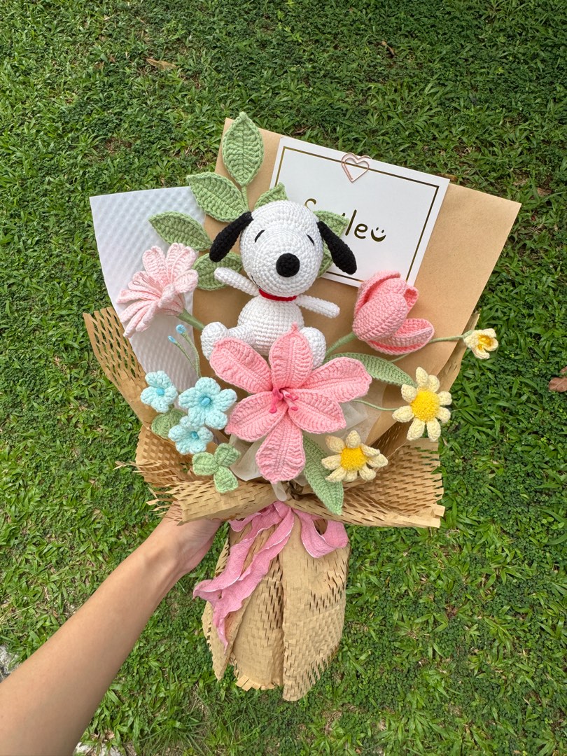 Snoopy bouquet |Snoopy crochet, Hobbies & Toys, Flowers & Bouquets on Carousell