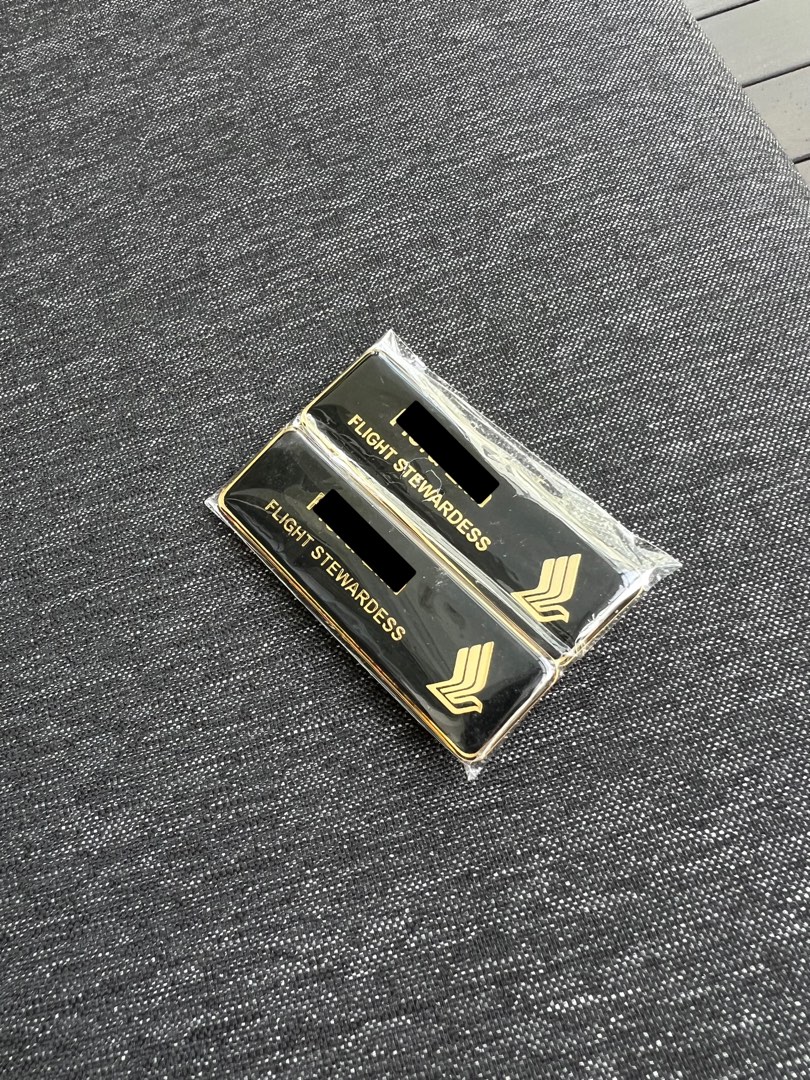 BNIB set of 2 Authentic SIA SQ Singapore Airlines nametag flight ...