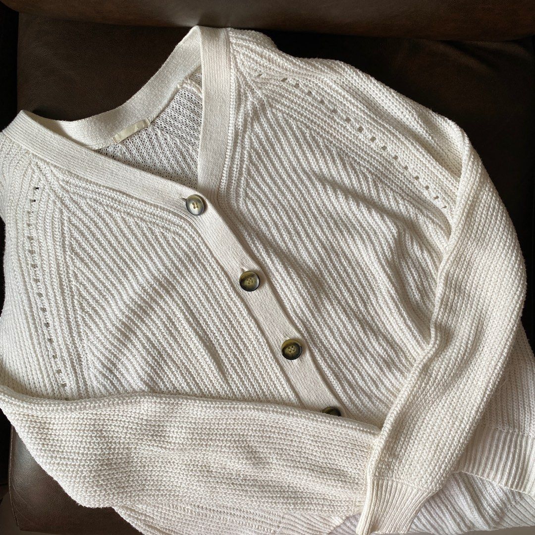 Cardigan GU Uniqlo, Fesyen Wanita, Pakaian Wanita, Baju Luaran di Carousell