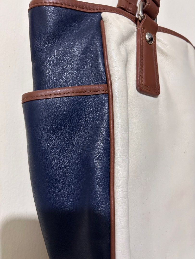 Coach Tote Bag classic, Fesyen Wanita, Tas & Dompet di Carousell