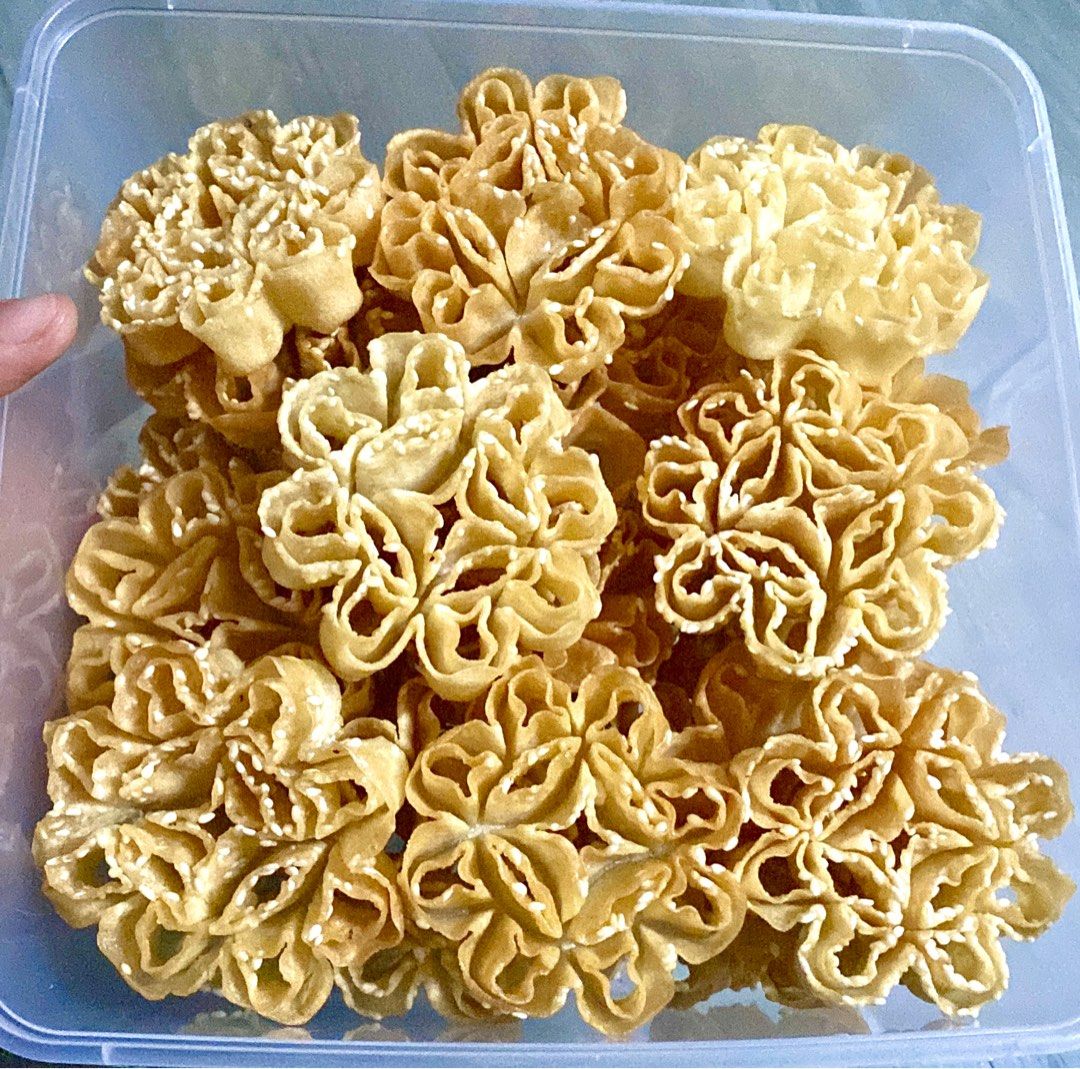 Kuih rose/kuih goyang, Food & Drinks, Homemade Bakes on Carousell