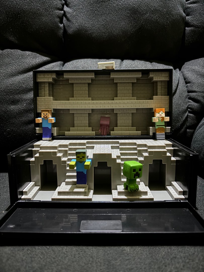 Mattel Minecraft Collector Chest and Exclusive Mini Figure Box, Hobbies ...
