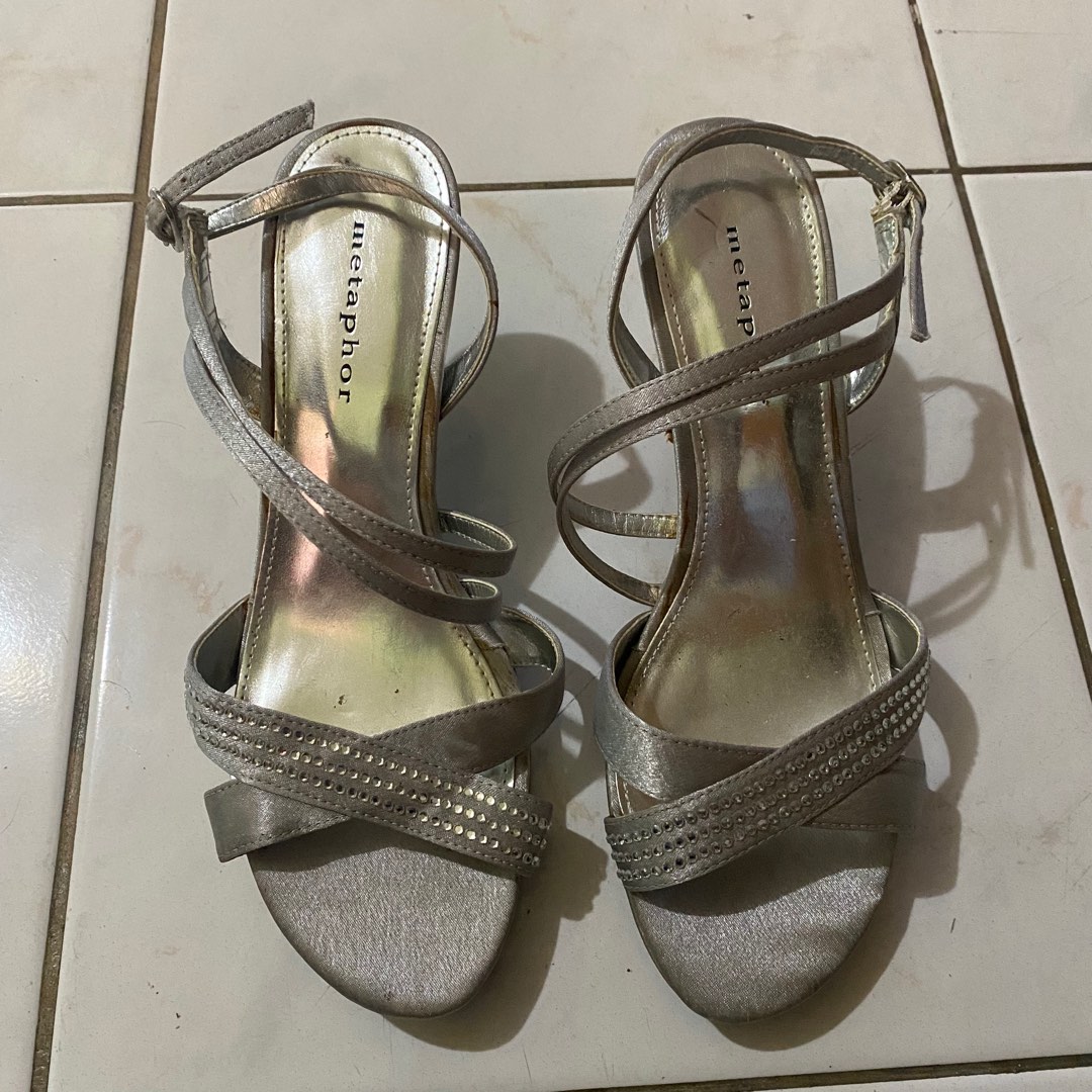 Metaphor Silver Heels, Women's Fashion, Footwear, Flats & Sandals on ...