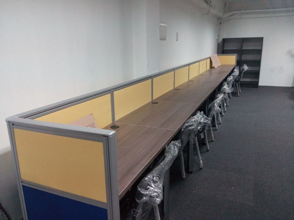 Partition office table / cubicle table / office partition, Furniture ...