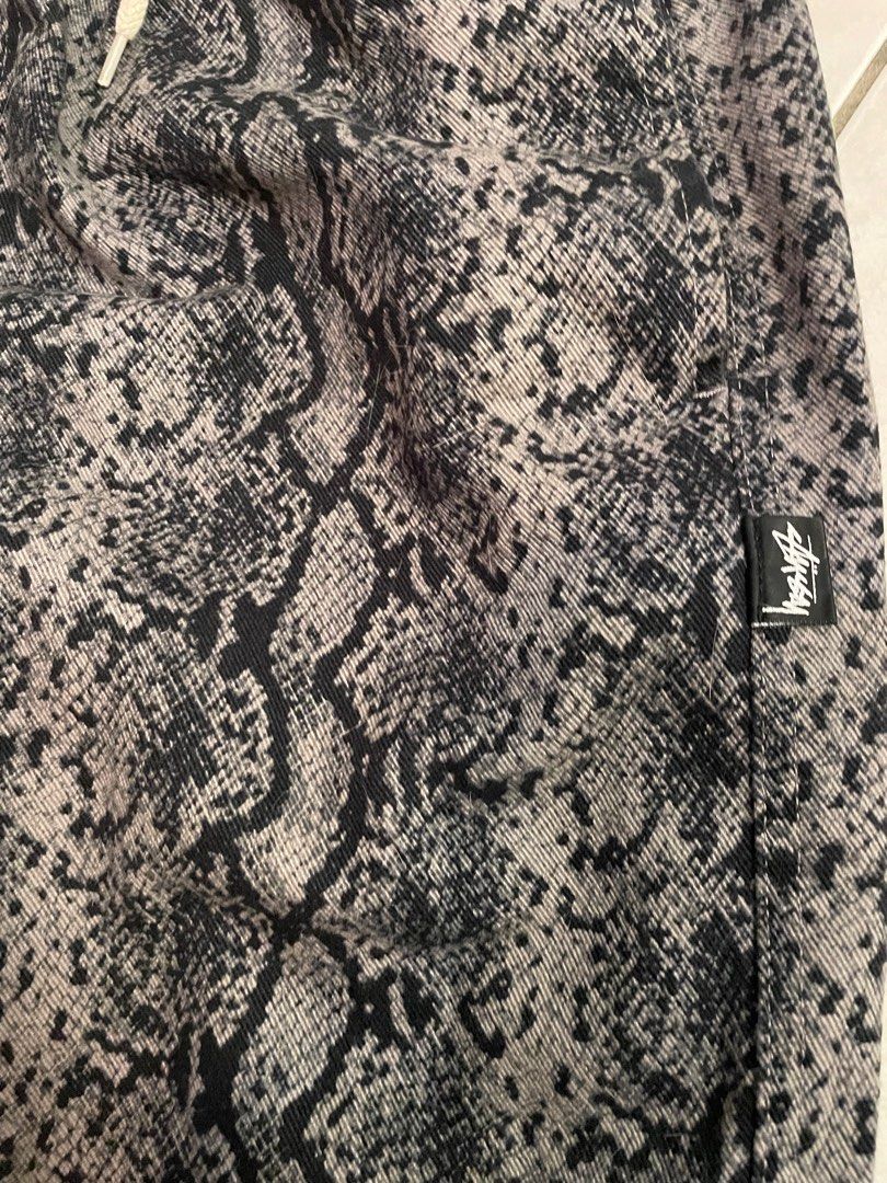 Stussy python beach pants 蛇紋褲, 他的時尚, 褲子, 牛仔褲在旋轉拍賣