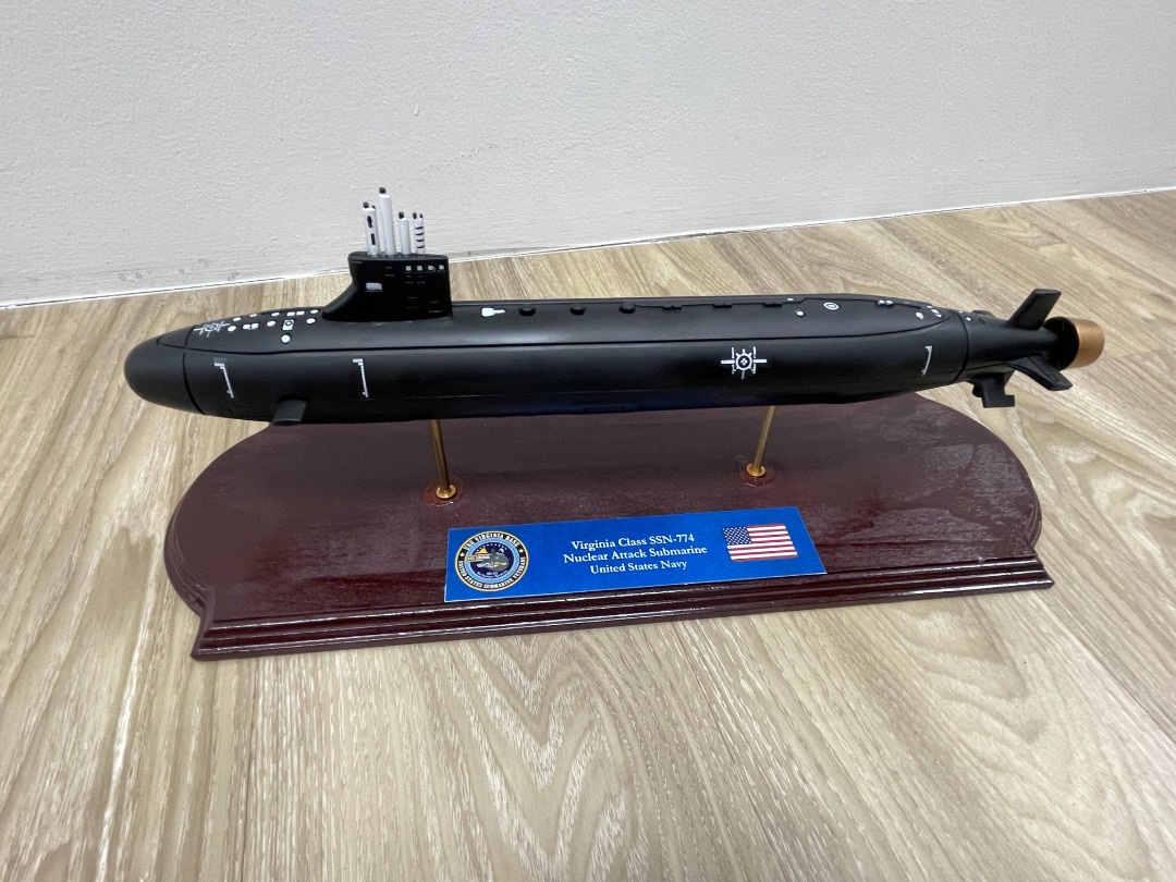 Submarine display (USSN-774 Nuclear Attack Submarine), Hobbies & Toys ...