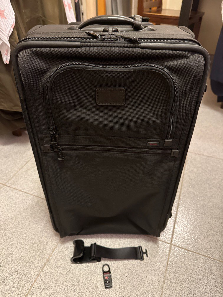 Tumi alpha 22 inch hand carry luggage, 興趣及遊戲, 旅行, 旅遊 - 旅行必需品及用品 - Carousell