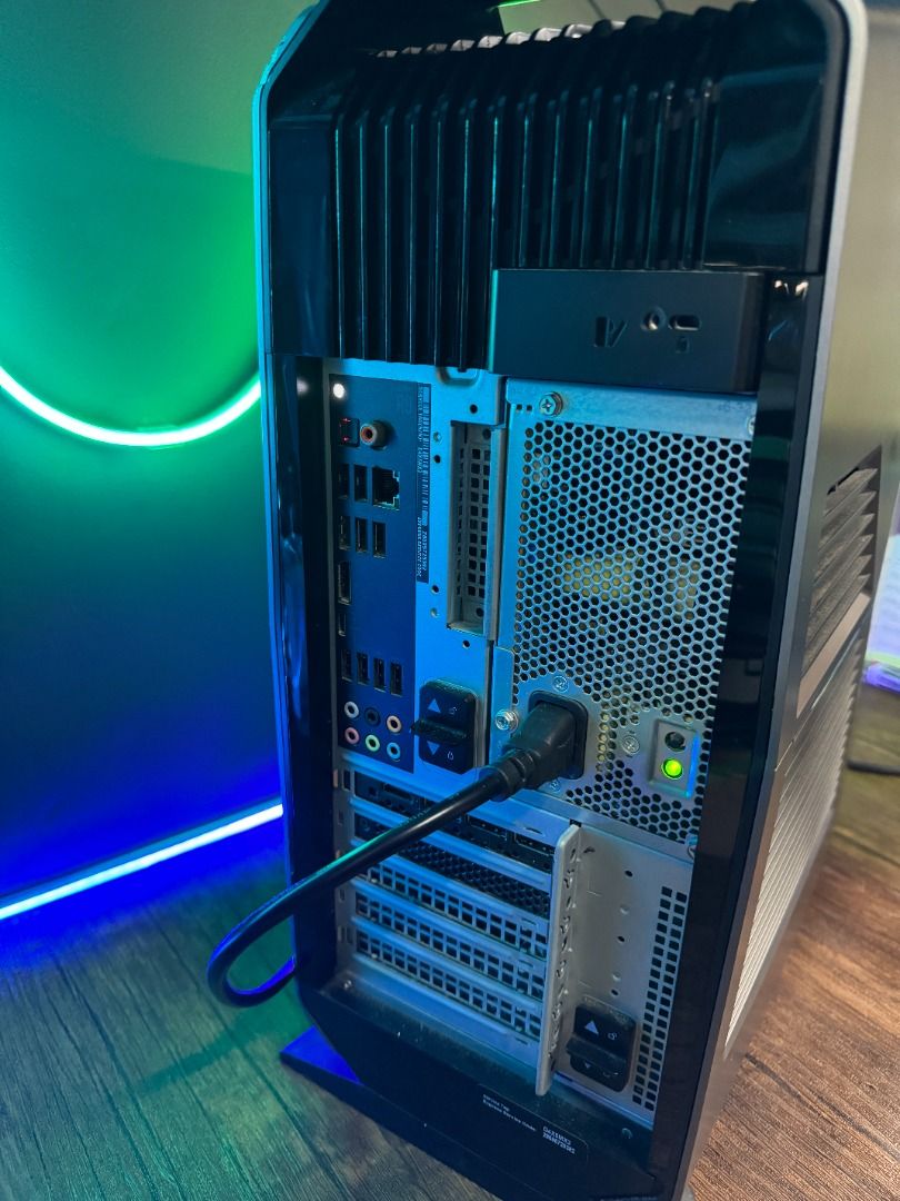 Alienware Aurora R8 電競 畫圖 CPU：i7-9700K Ram：16G （8X2 3200Mhz）顯示卡：3060TI ...