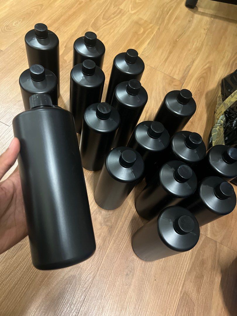 Botol hitam plastik banyak jenis dan dalam quantiti yang banyak ...