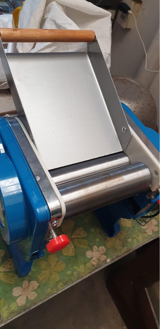 Dough and noodle roller tested once, TV & Home Appliances, Kitchen ...