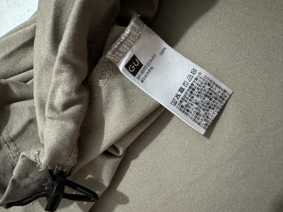 GU Active Oversize Beige, Fesyen Pria, Pakaian , Atasan di Carousell