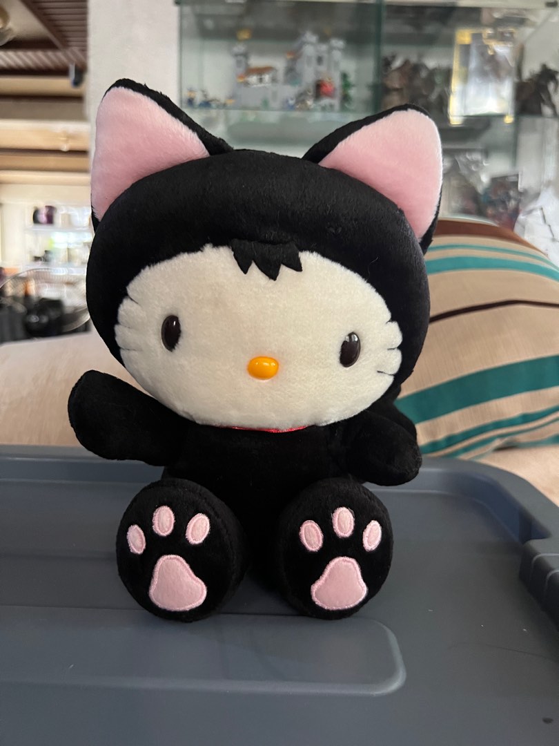 Hello Kitty black cat and lucky cat set, Hobbies & Toys, Toys & Games ...