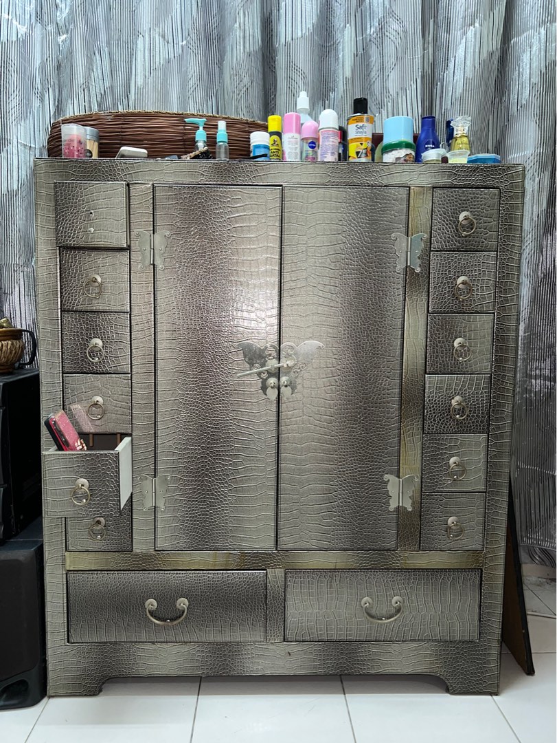 Meja / Almari Hiasan, Furniture & Home Living, Furniture, Shelves ...