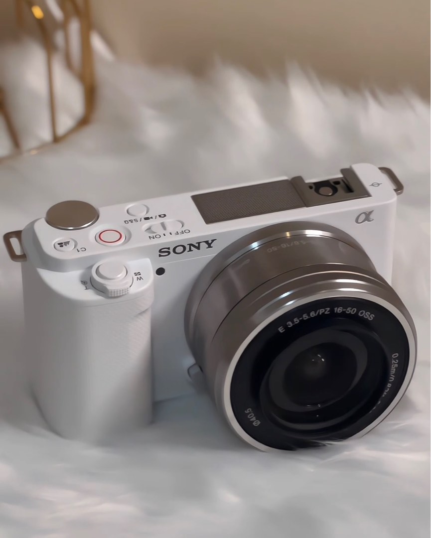 Sony ZVE10 White with freebies, Photography, Cameras on Carousell