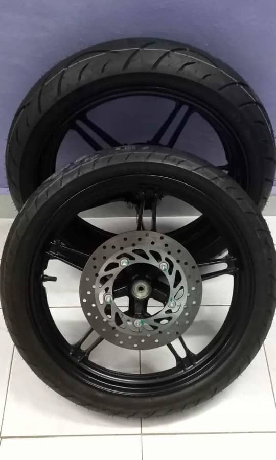 Sport rim + tayar original y15zr, Motorbikes on Carousell