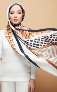 dUck x Chupa Chups Shawl in Lemonade, Women's Fashion, Muslimah Fashion ...