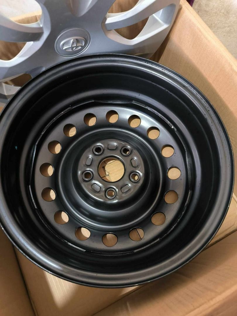 Toyota Innova 2024 XE Stock Rims w/ wheel Cover 16 PCD, Car Parts ...