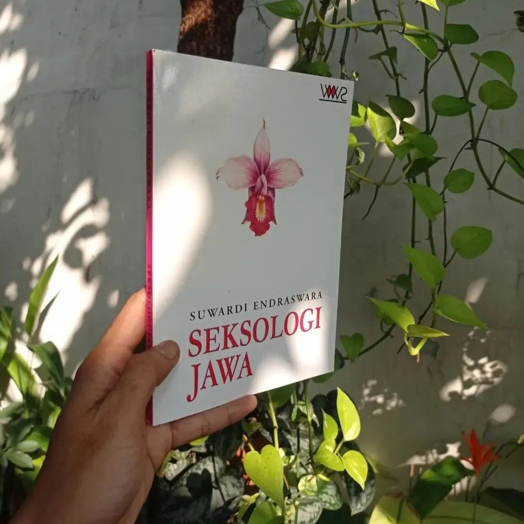 Buku seksologi jawa oleh Suwardi endraswara, Buku & Alat Tulis, Buku di Carousell