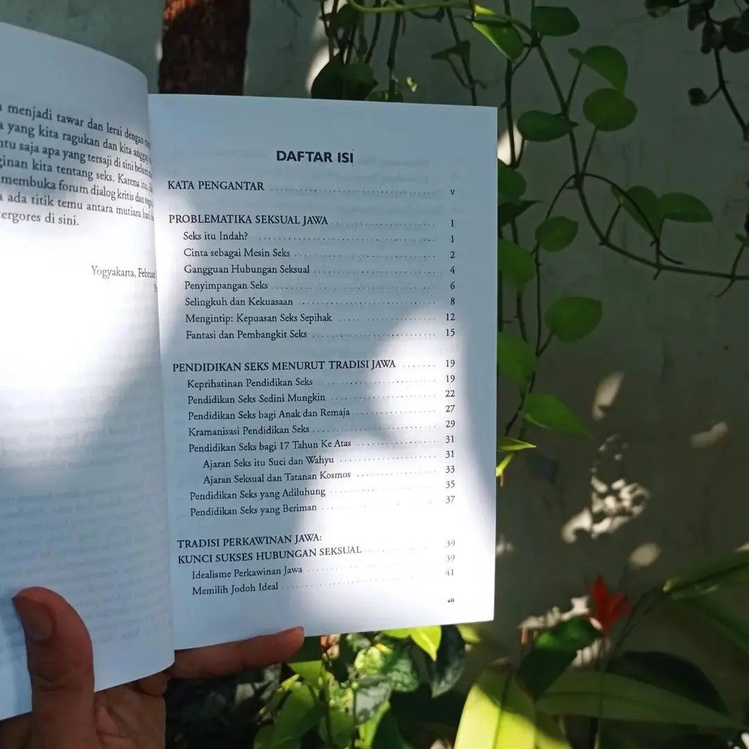 Buku seksologi jawa oleh Suwardi endraswara, Buku & Alat Tulis, Buku di Carousell